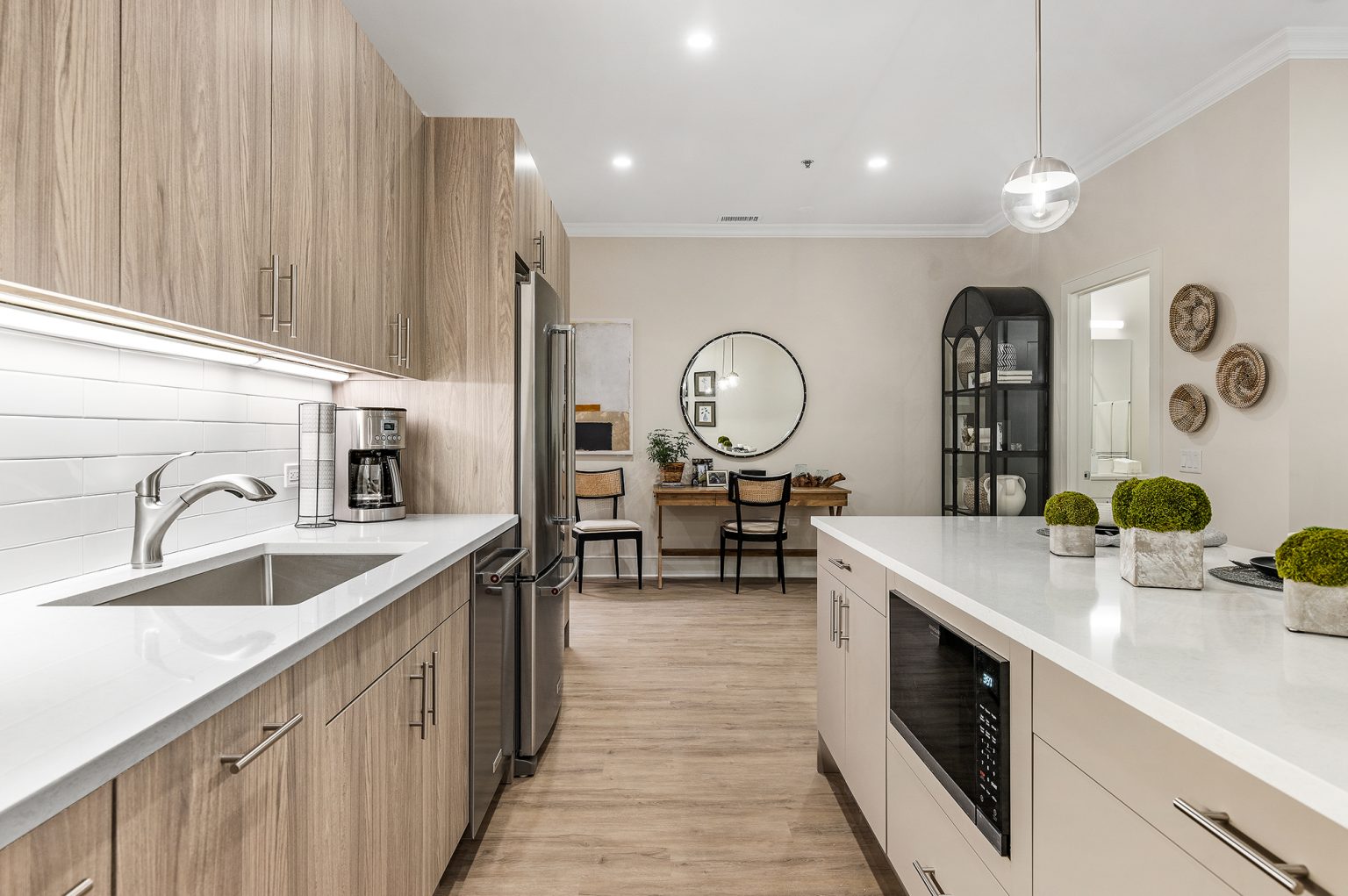 Maeve on Lake - The Best Luxury Apartment Buildings in Chicago: West Loop, Oak Park, Evanston ...